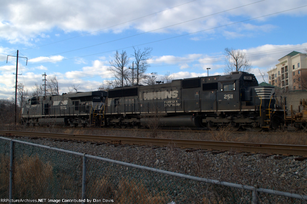 NS SD70 2511 and NS ES44DC 7521 on the rear of 24K